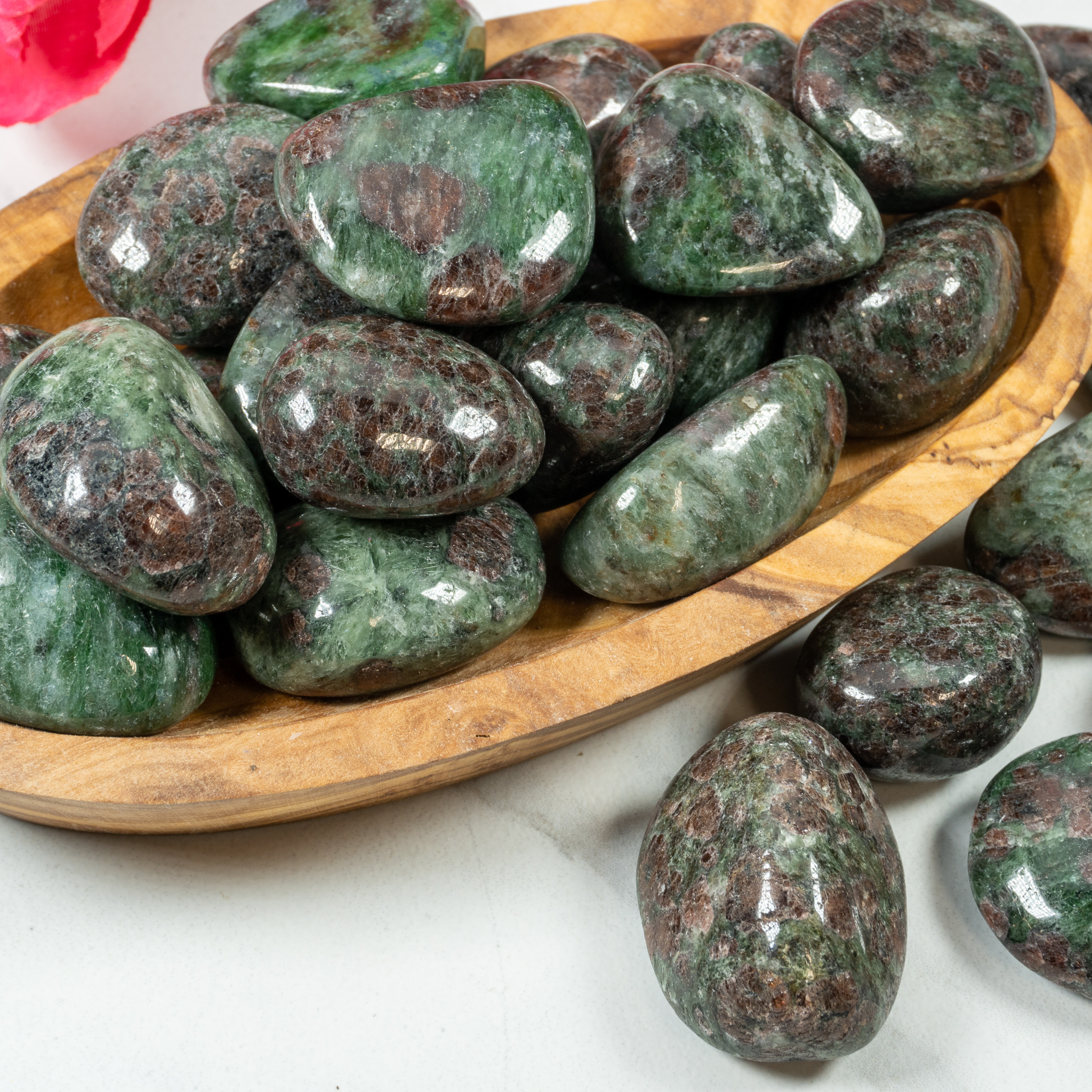 Eclogite Meanings and Crystal Properties - The Crystal Council